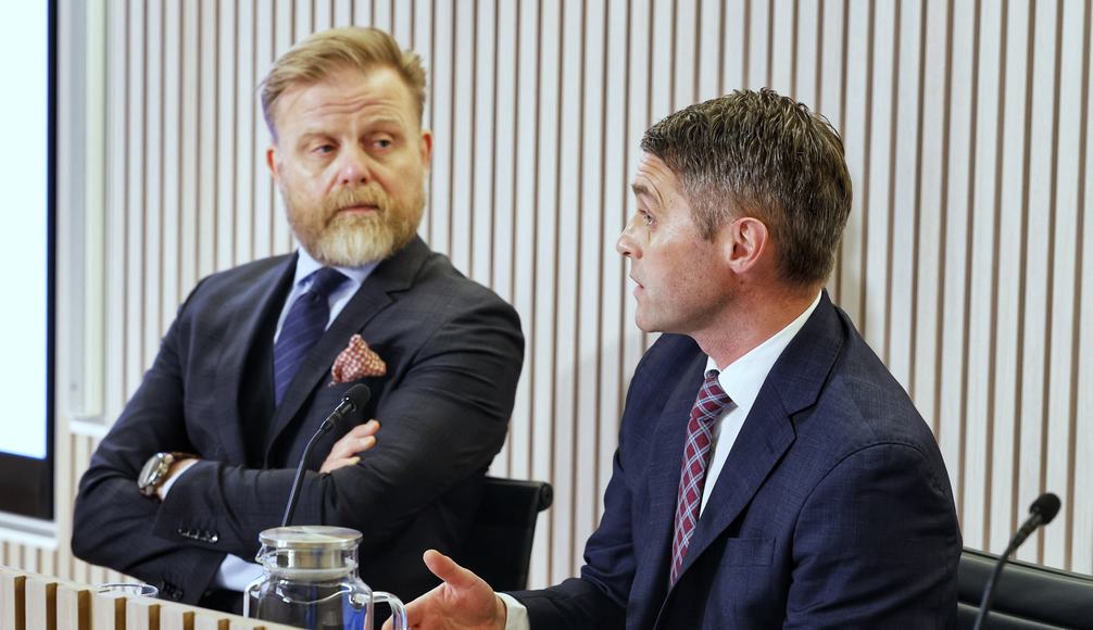 Beint: Ásgeir og Tómas fara yfir stöðuna