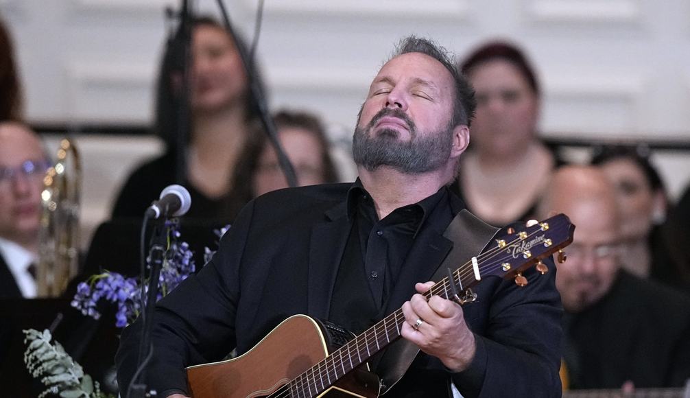 Garth Brooks selur tónlistarsafnið sitt
